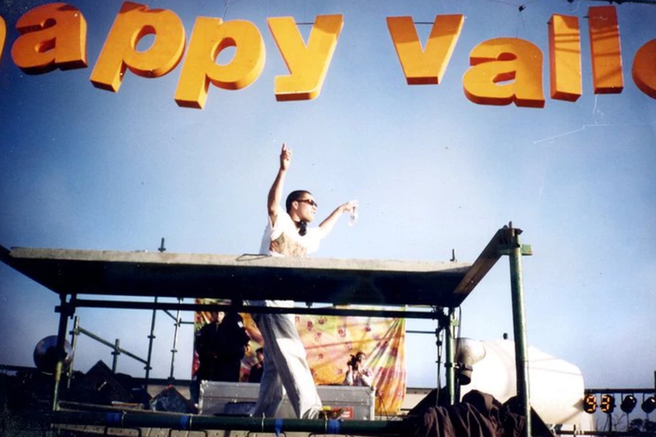 32 photos of Sydney's hardcore and unrestrained '90s rave scene ...