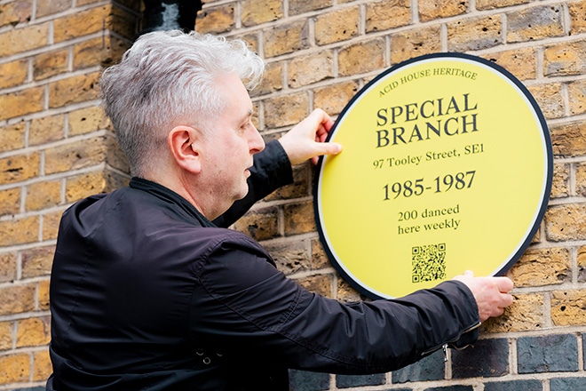 Legendary acid house clubs immortalised with yellow plaques in London ...