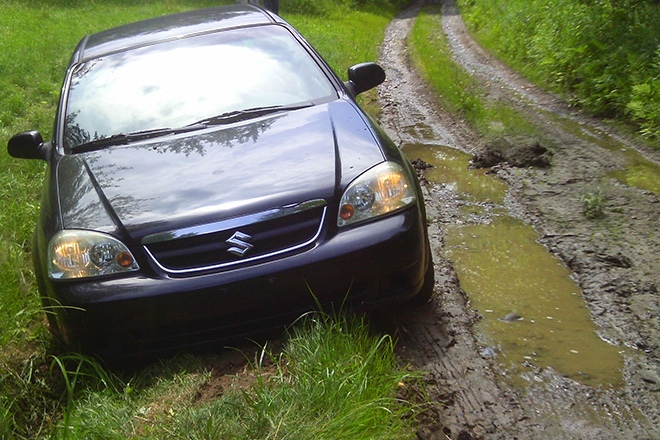 Farmers help rescue ravers’ vehicles from mud at free party in Wales ...