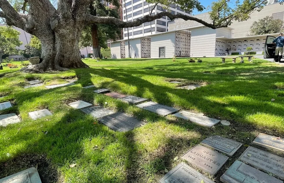 Grave Of Joe Kirk Frommers | Westwood Village, L.A.'s Secret Cemetery