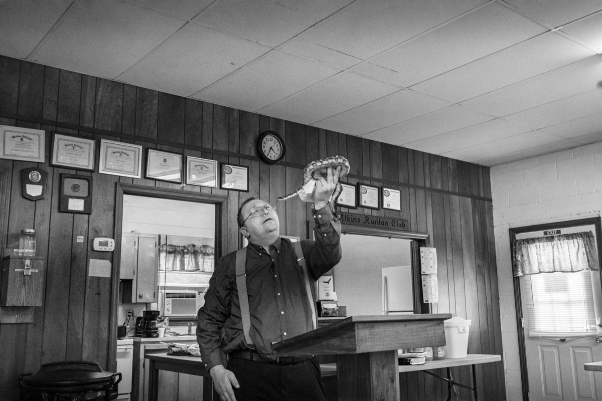 The passion of West Virginia's last snake-handling church | Huck