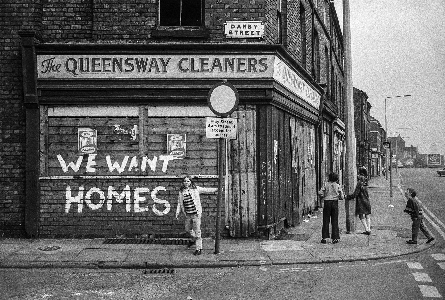 Gritty scenes of Liverpool in the 1970s | Huck