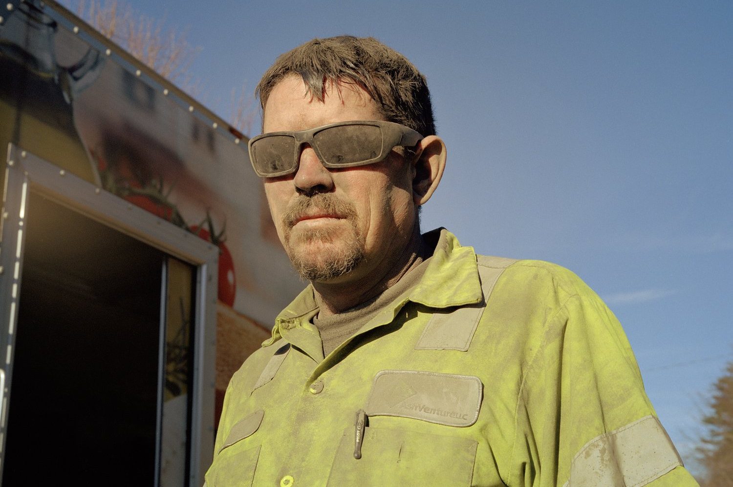 Photos of life in the shadow of an American power plant | Huck