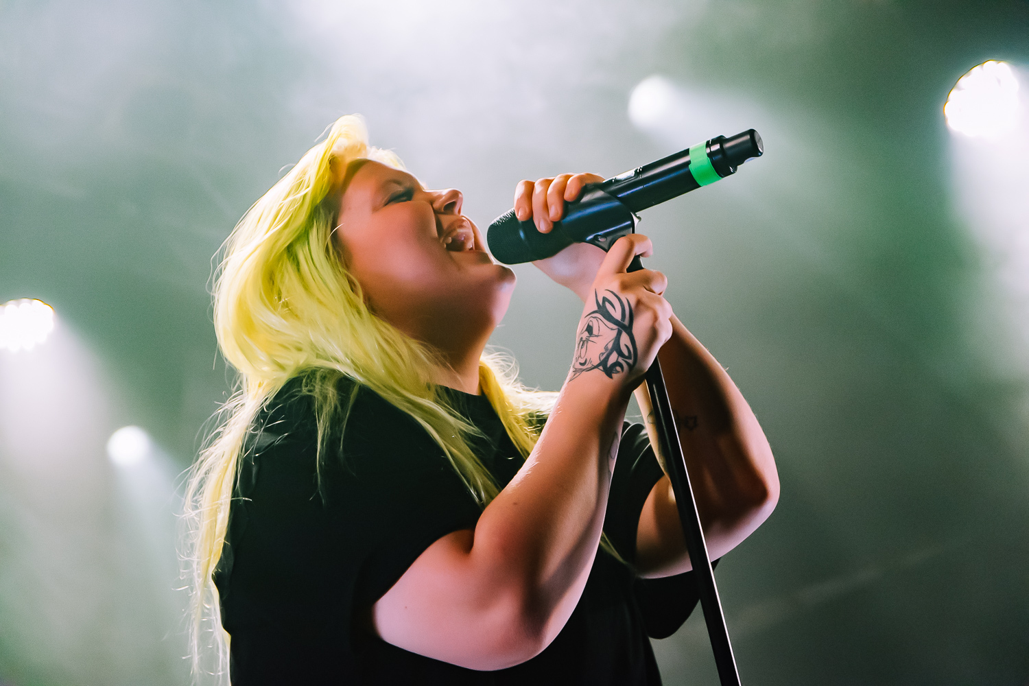 Photos of Alma live at Electric Ballroom in London | The Line of Best Fit