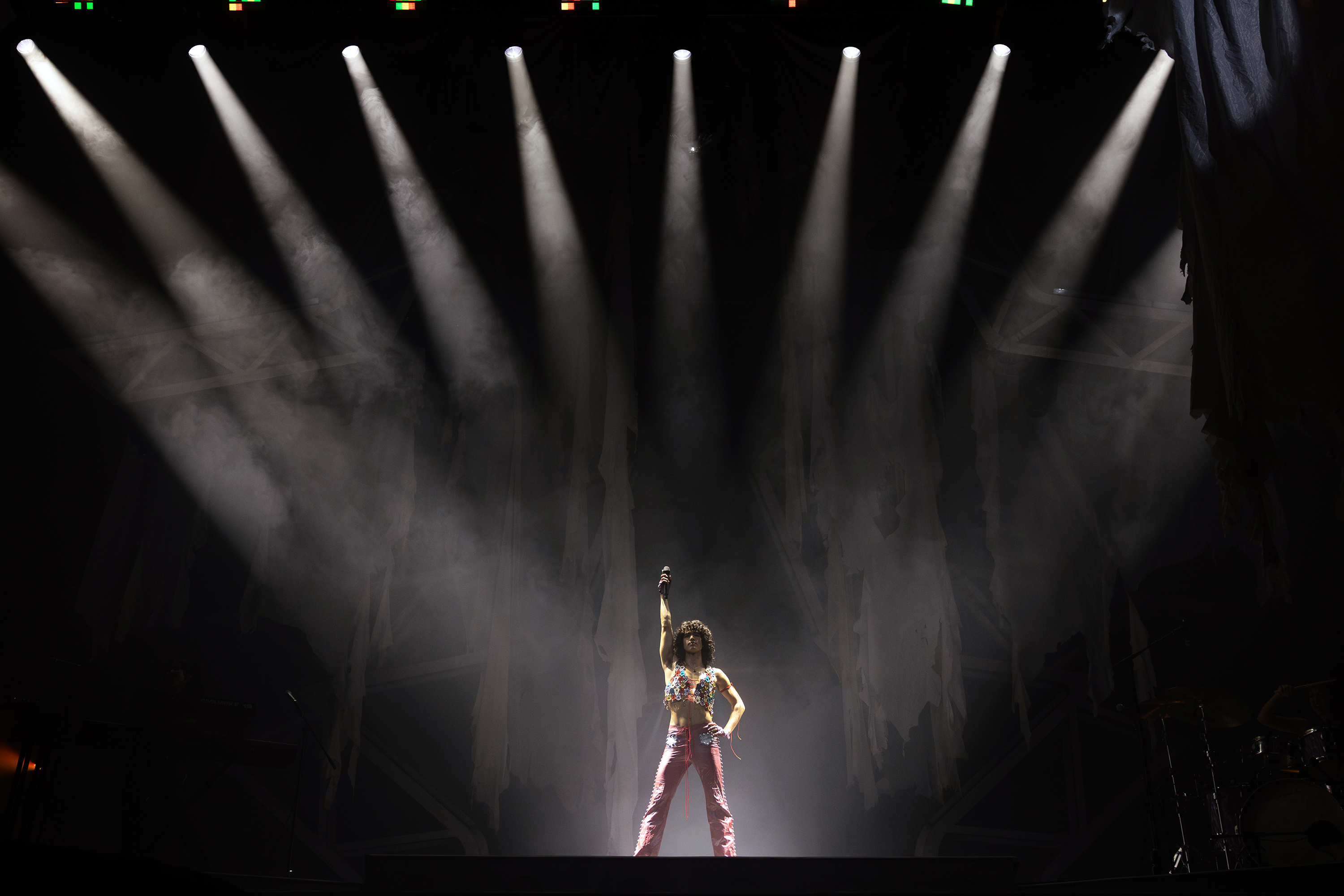 Photos of Conan Gray live at Wembley Arena on 10 November 2024 | The ...