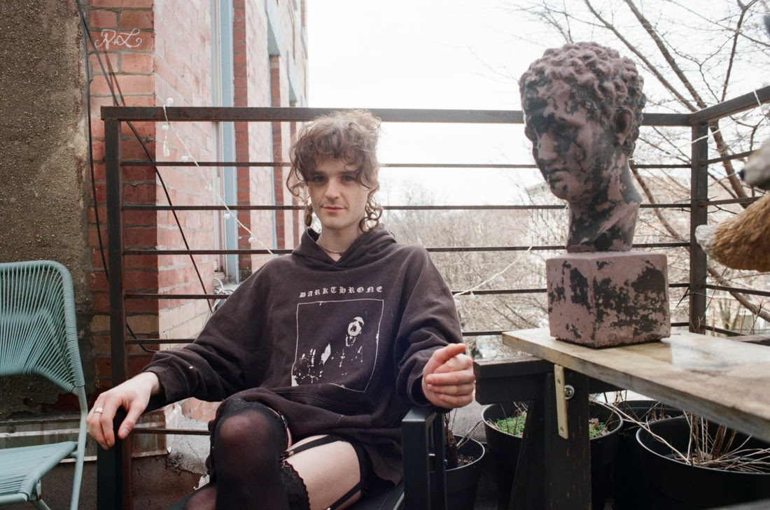 Asher White signs to Joyful Noise and shares new single, "Kratom ...