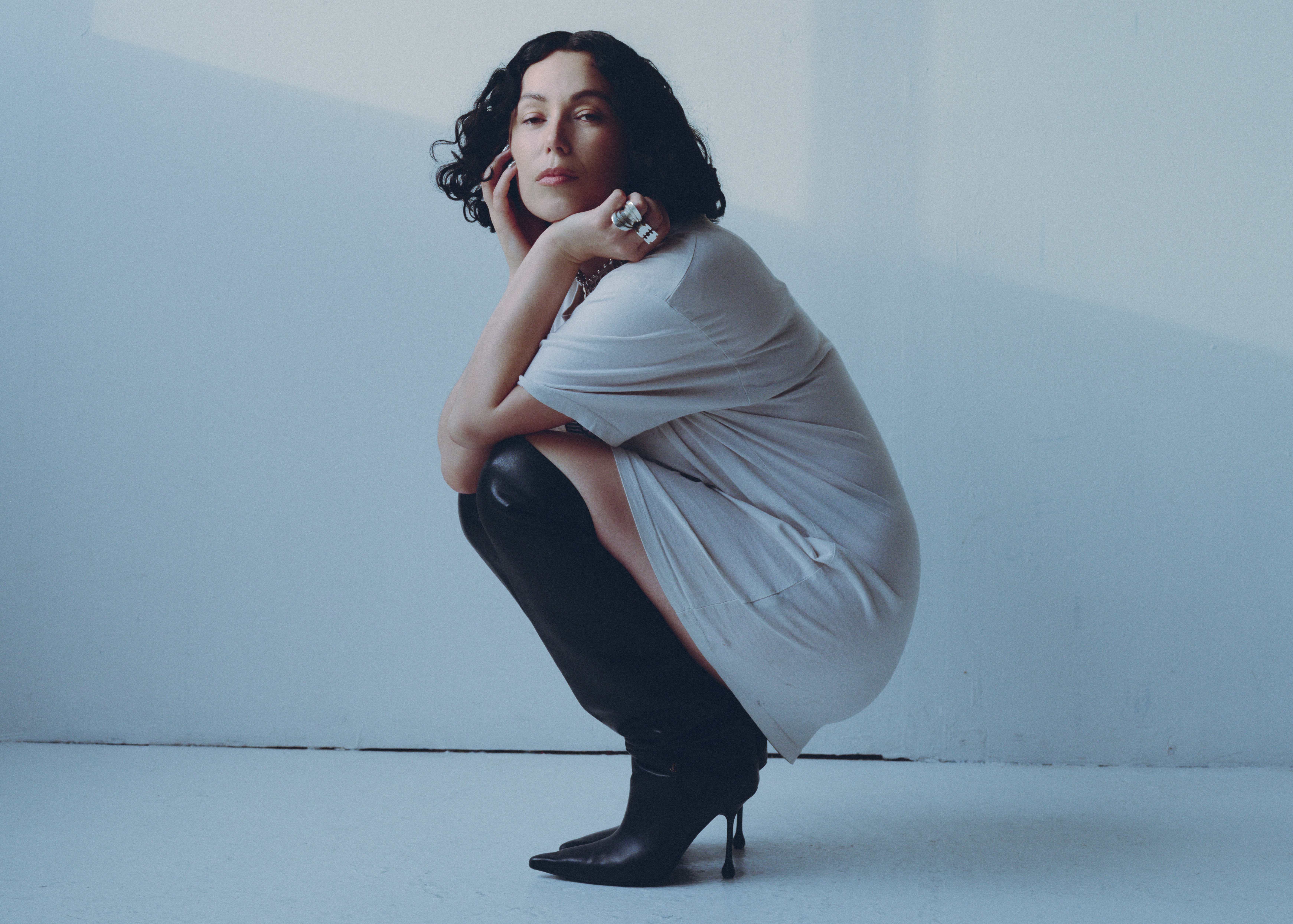 Kelly Lee Owens announces forthcoming EP KELLY, alongside new single ...