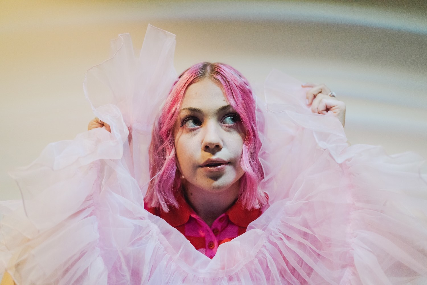 Lauran Hibberd signs to Virgin Music and releases new single "Charlie's ...