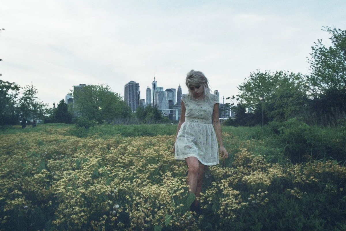 Mila Degray shines in addictive new bubble-grunge track “Two Bridges ...
