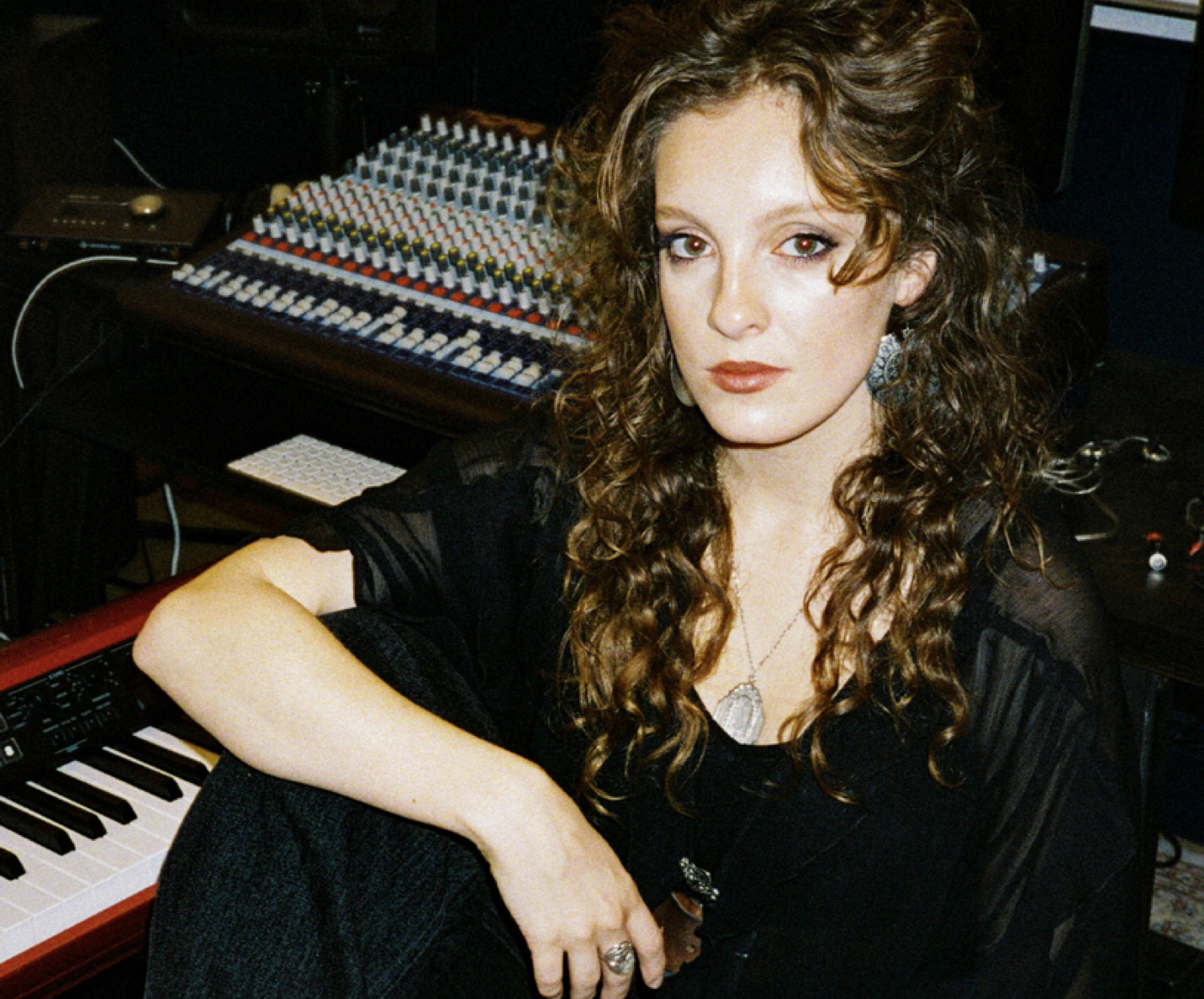 Heidi Curtis signs to AWAL and shares new single, “Siren” | The Line of ...