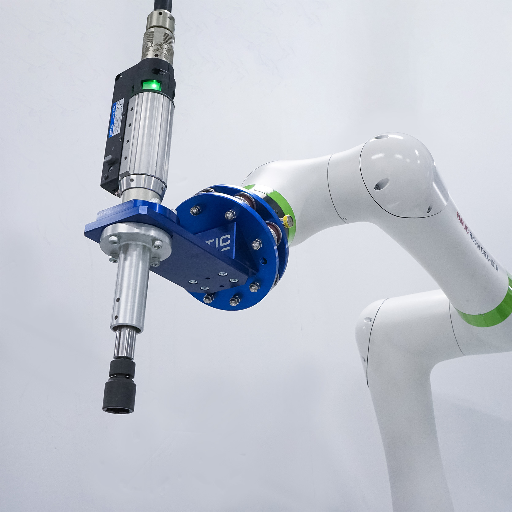 Fastening Solutions | CRX Collaborative Robot