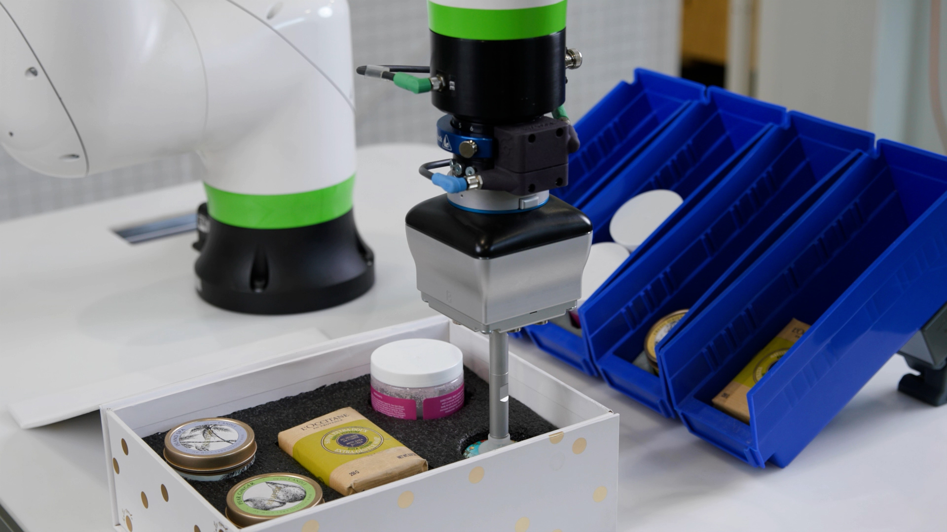 Packing | CRX Collaborative Robot